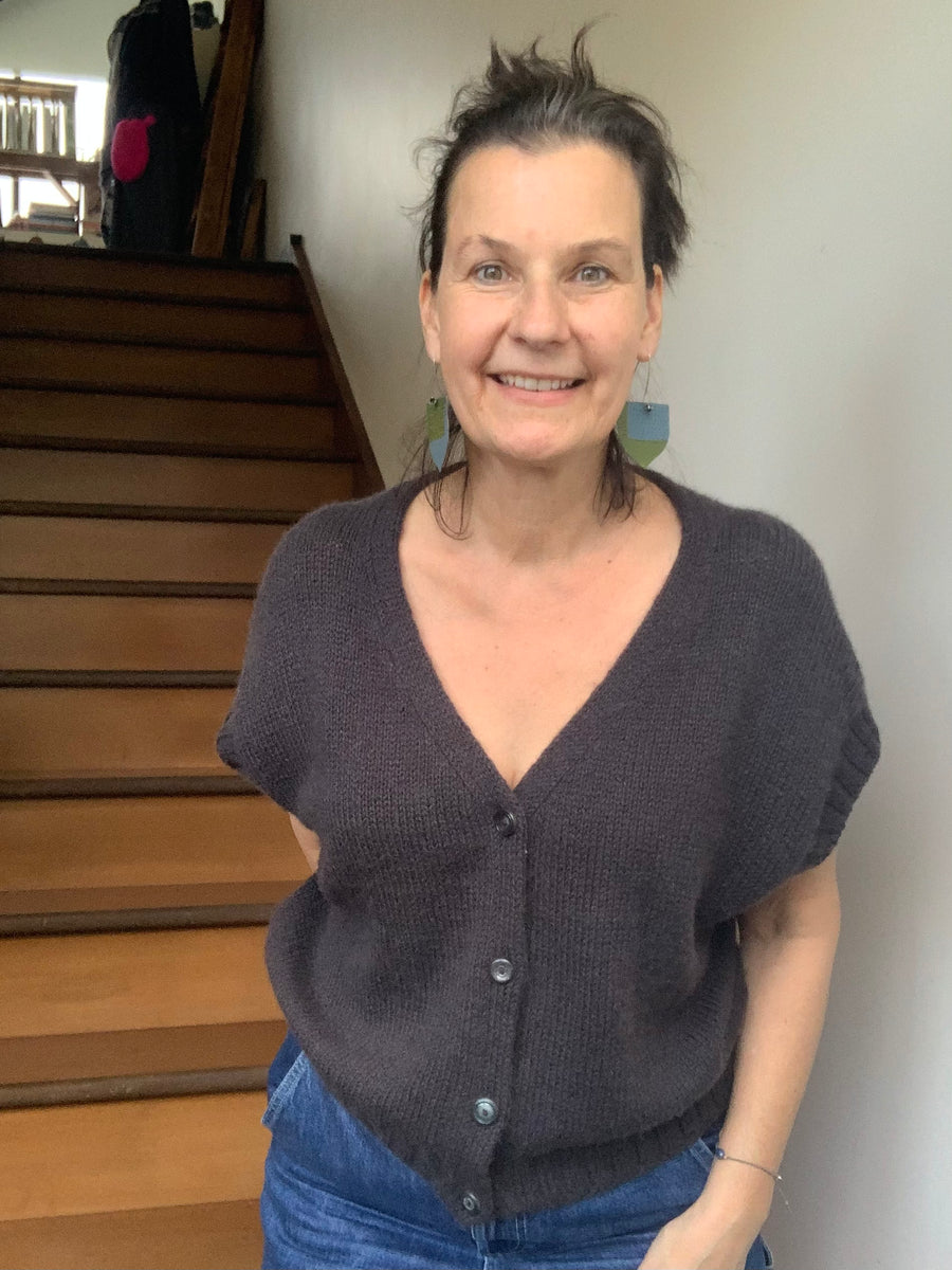 V-Neck Chokki by Noriko Ichikawa mYak Baby Yak Medium Yarn Kit - Shado ...