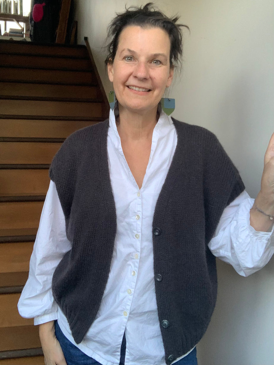 V-Neck Chokki by Noriko Ichikawa mYak Baby Yak Medium Yarn Kit - Shado ...